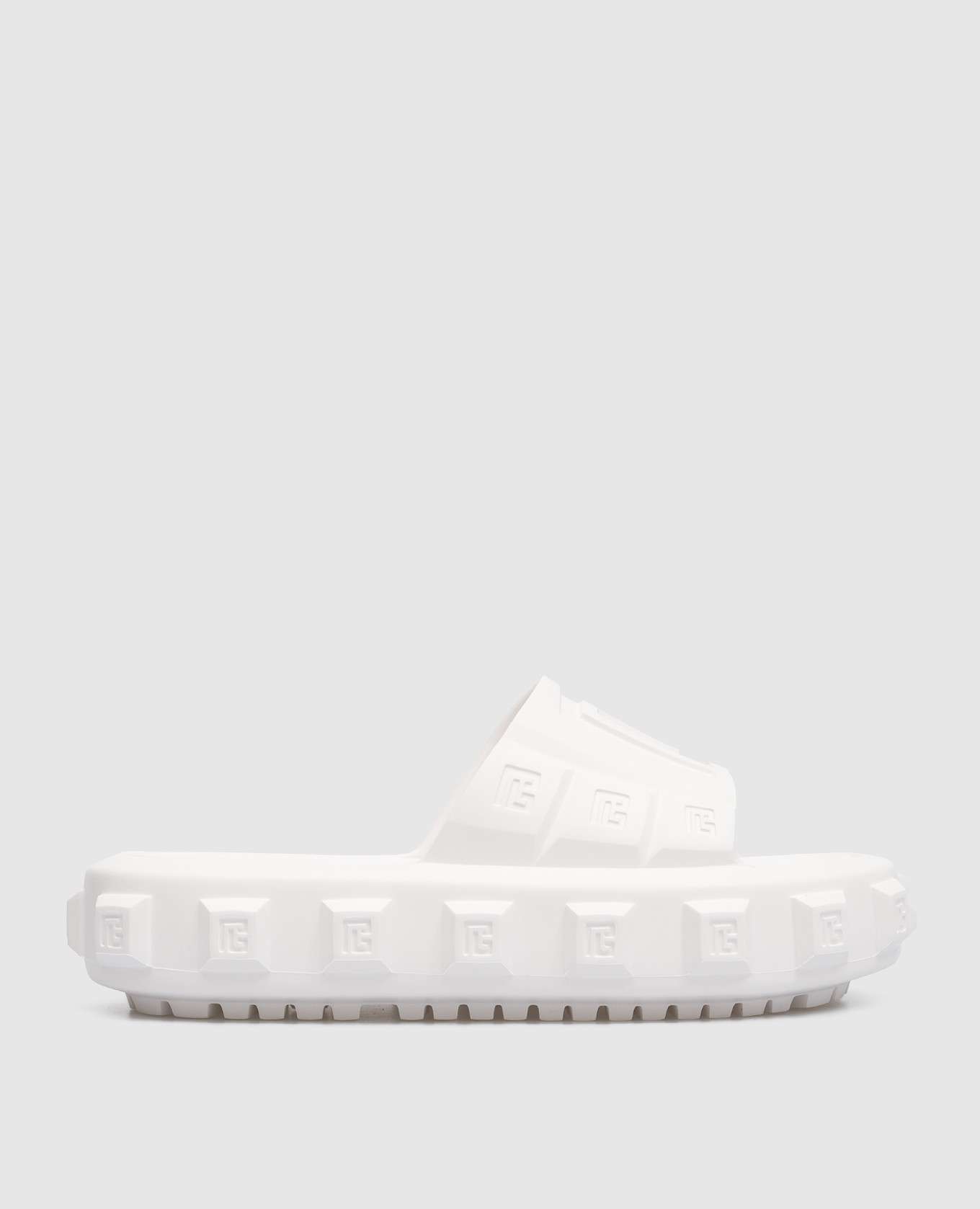 Balmain - Ari sliders in white with embossed logo AN1UL868KEVA - shop ...